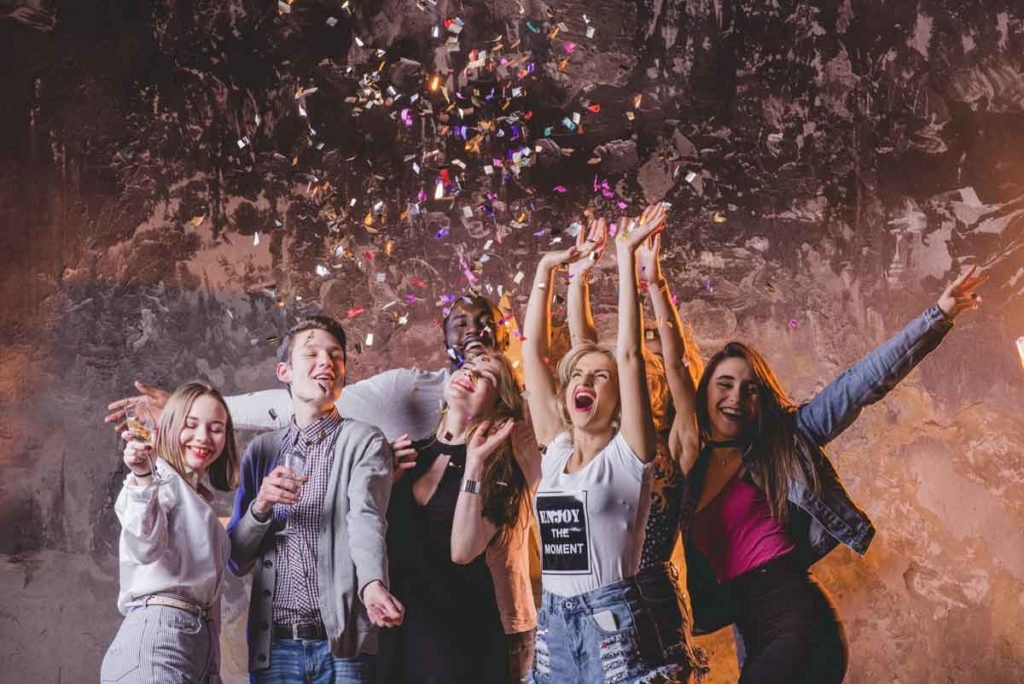 How to Throw a Posh Party on a Budget – Thereviewstories