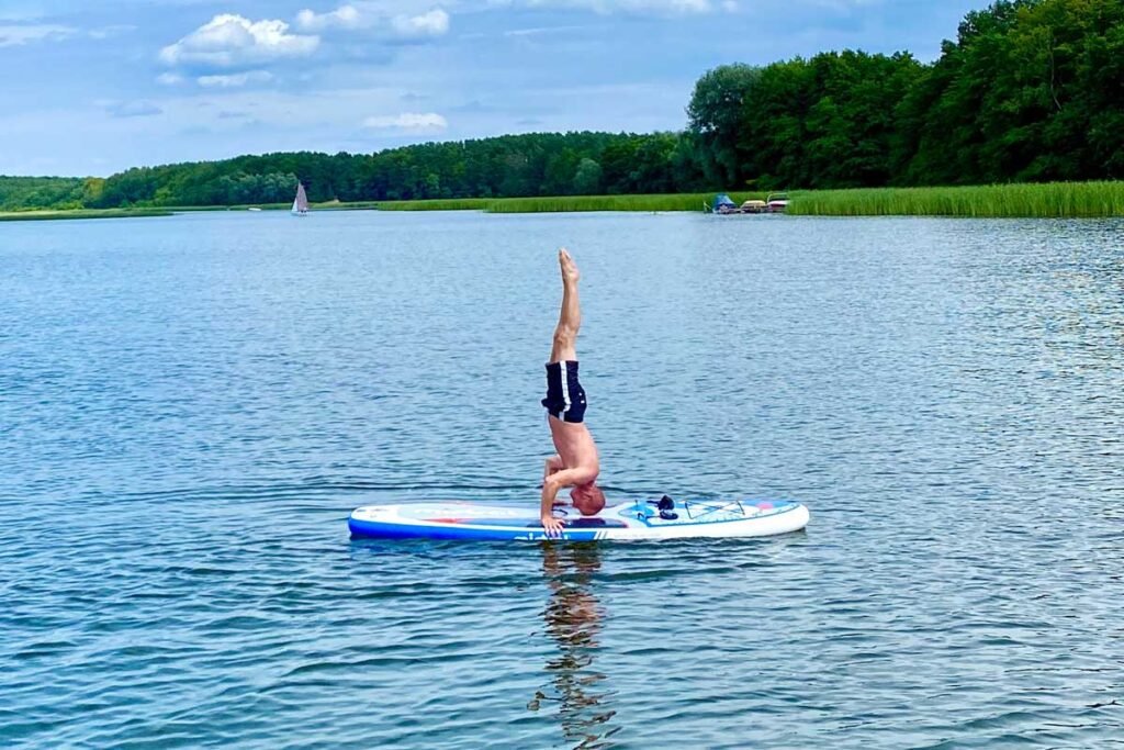 7 Top Yoga Trends Popping Up Around the Globe – Thereviewstories