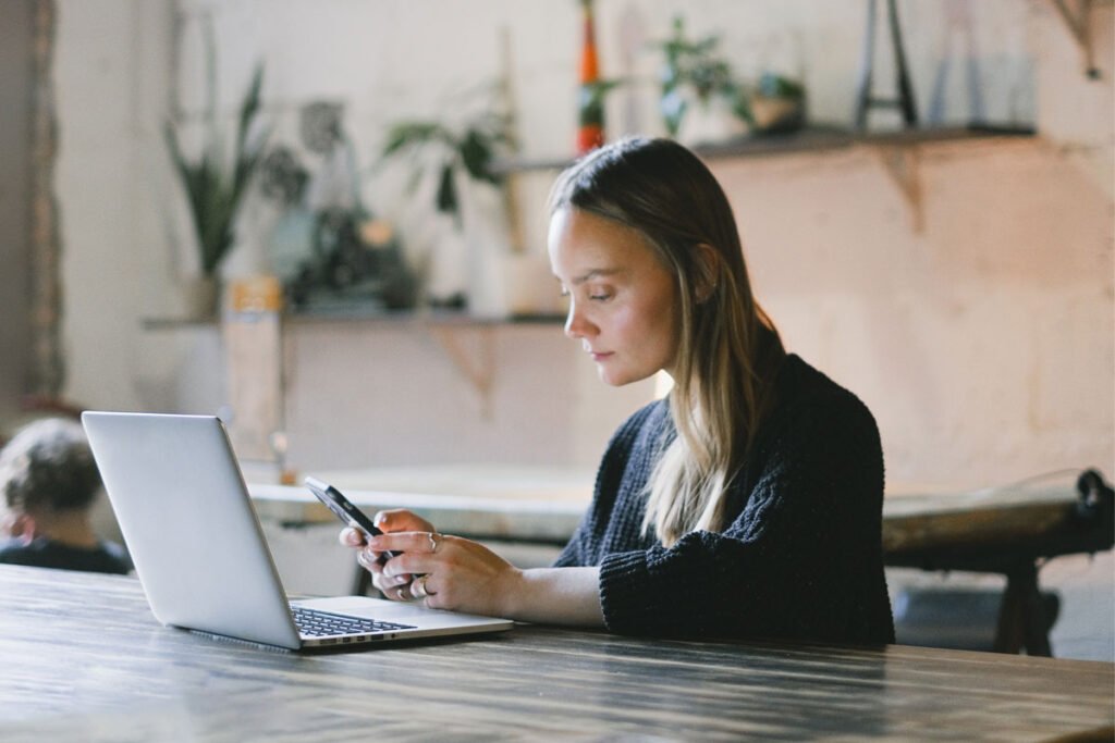 How to Choose the Right Online Texting Service for Your Business